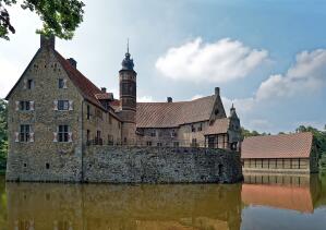 4 Stunning Castles Built on Water! Which One Would You Like to Visit?